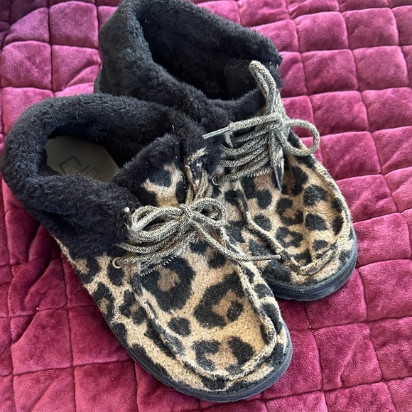 Hey Dude | Shoes | Hey Dude Leopard Print Womens Slippers With Black ...